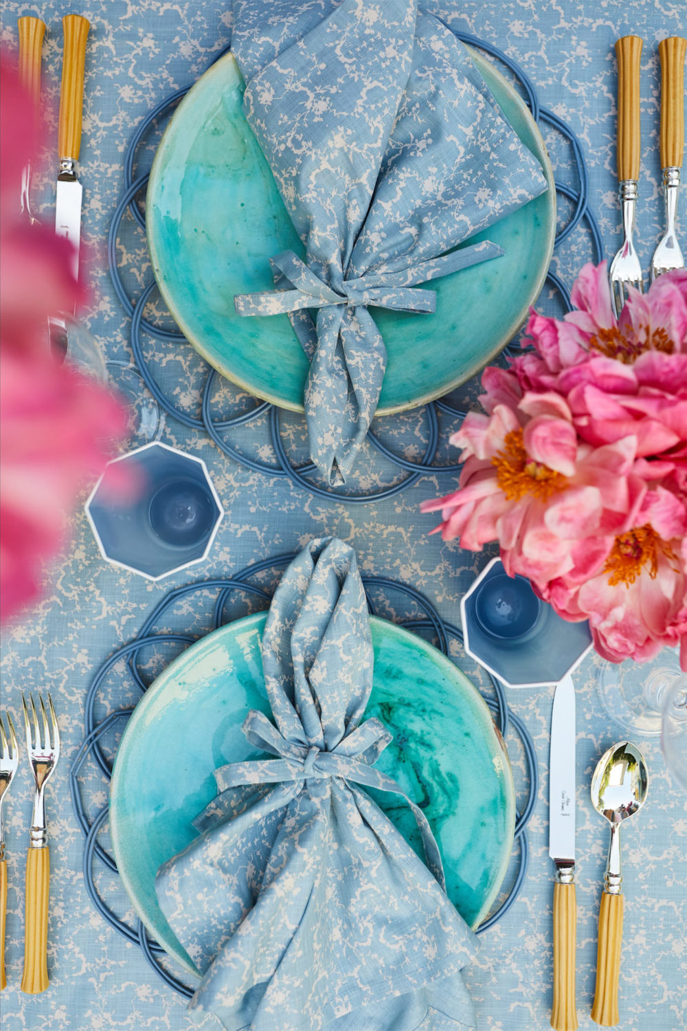 Fresh Summer Tablescapes - Julia Berolzheimer